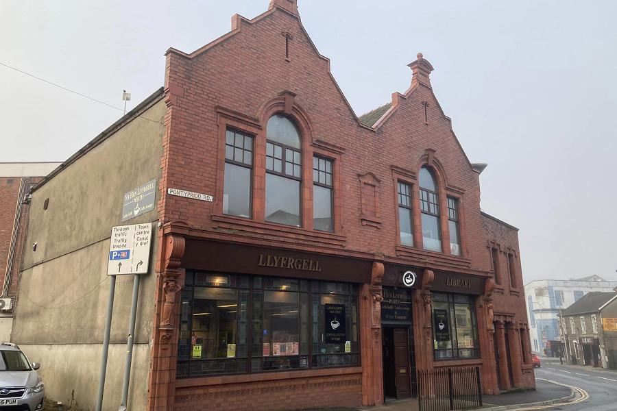 Yr Hen Lyfrgell (The Old Library)